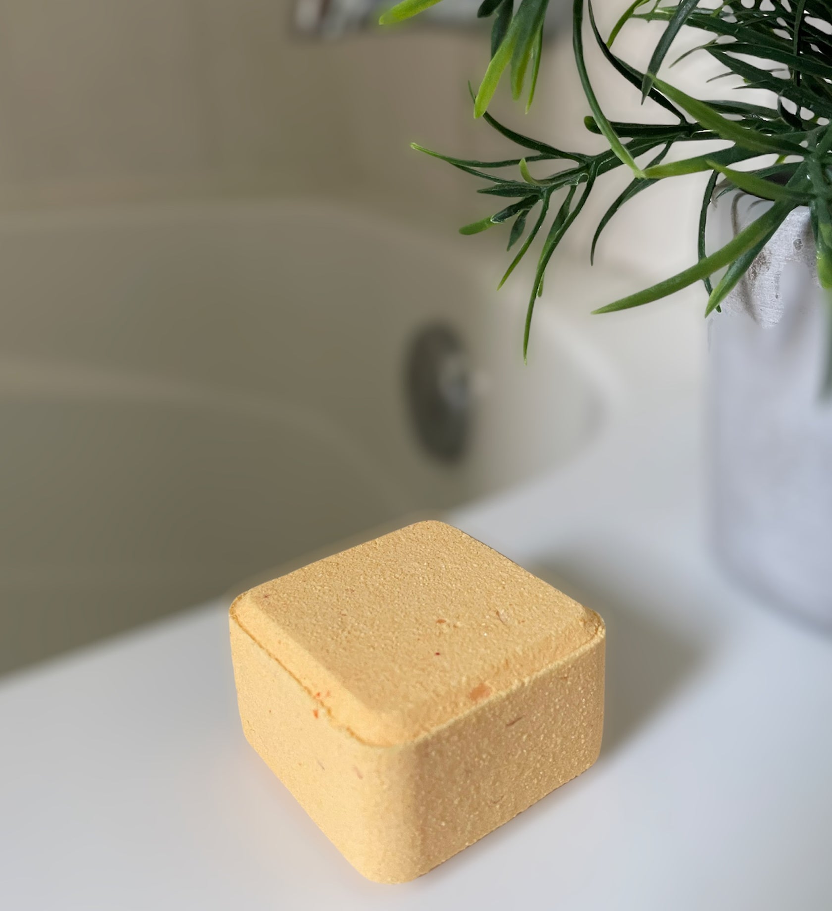 Bombe de bain – Pet de singe (petit cube) | Savonnerie Saponaria